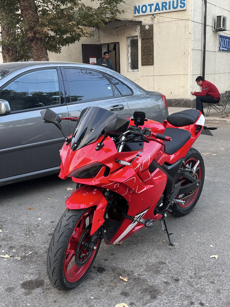 Ducati 300kub 1900km yurgan yengi ideal xolatda obmen bor moshinaga