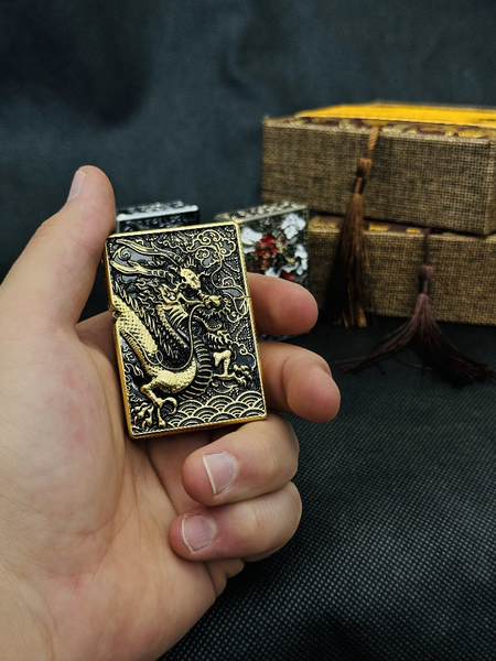 Качественная керосиновая зажигалка с узором дракона