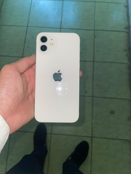 Iphone 12 в хорошем состояние