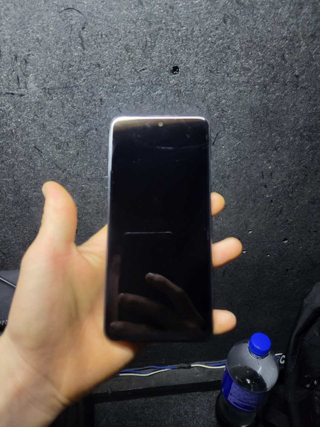 Redmi not 11 sotiladi 6+6/128 talik barteer yoq faqat naqt 100$ narxi