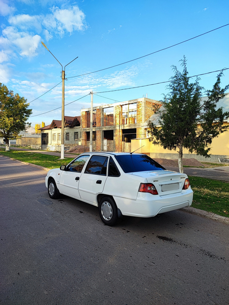 Nexia 2 sons srochno sotiladi