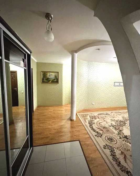 Метро Космонавт. Спецплан, 3/4/4, с ремонтом, меб.,тех. 116 м², кирпич