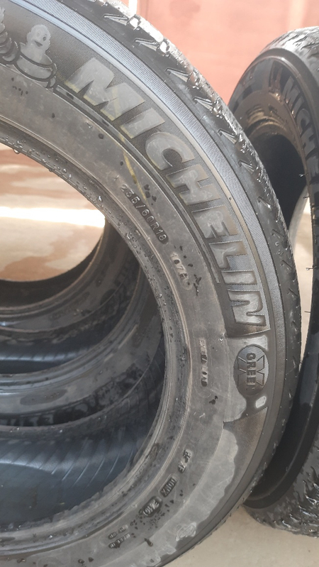 Шина Michelin 235/60 R18 Срочно сотилади