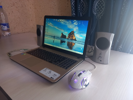 ASUS CORE i3  5 avlod noutbuk sotiladi