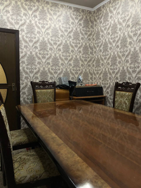 Срочно продам стол и 10 стульев
