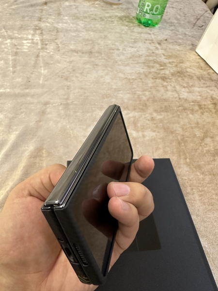 Z FOLD 5 состояние хорошое 2 3 та царапина бор атак ози ишлаши чоткий