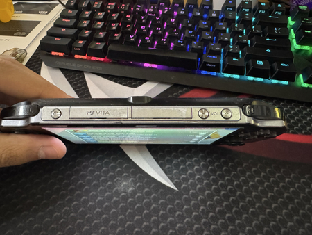 PS VITA + 32 гб sd2vita