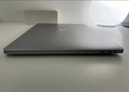 Macbook pro A1990