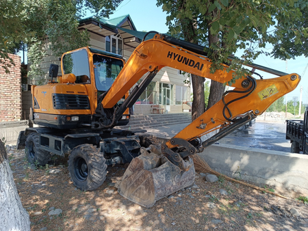 Hyundai 55w sotiladi