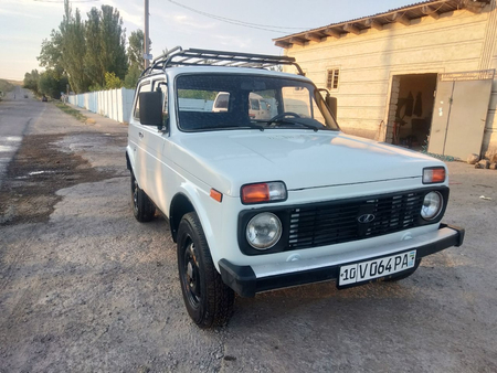 Niva 4x4 sotiladi 2600$