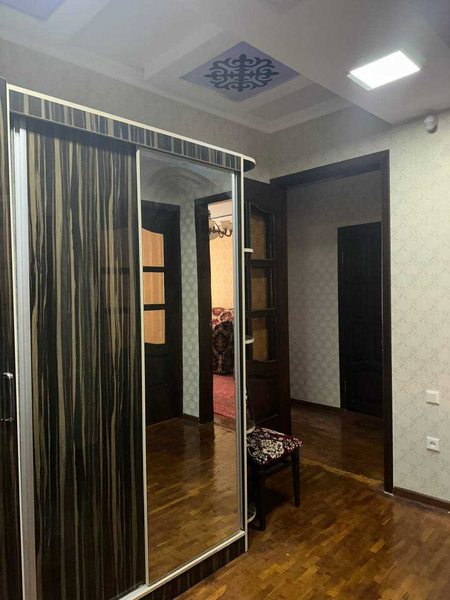 банковский дом + гараж в центре города Навои