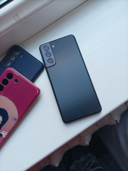 Samsung S21 5G sotiladi holati zo'r aybi yo'q ishlashi zo'r.