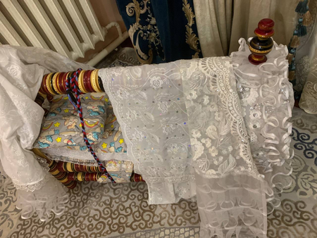 Beshik srocna sotiladi