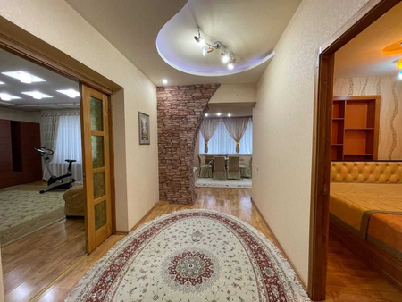 Продается квартира .3/5/5  на Мирзо Улугбекском районе (J3044)