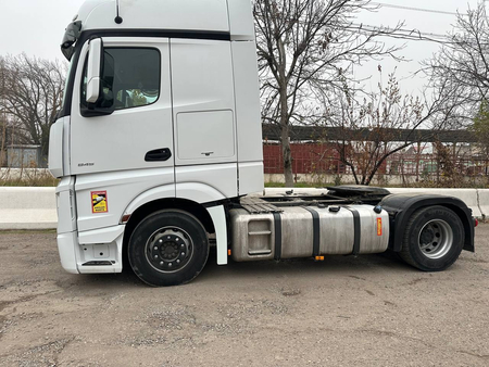Mercedes Benz Actros euro 6 SCHWARZMULLER прицеп Сотилади 
2017й пробе