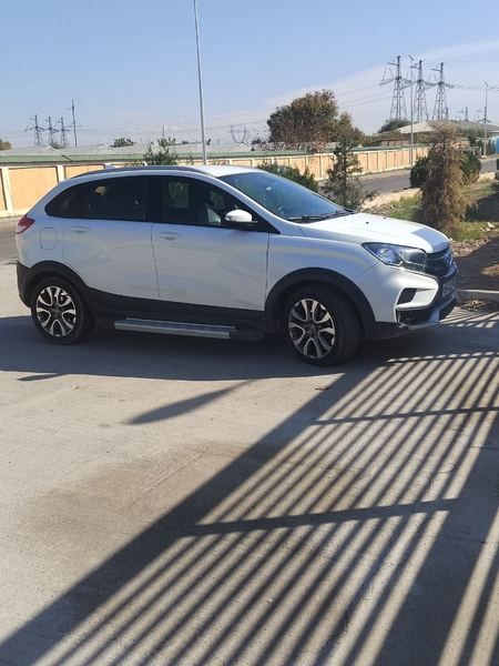 Lada Xray cros Nissan motor varyatır karobku
