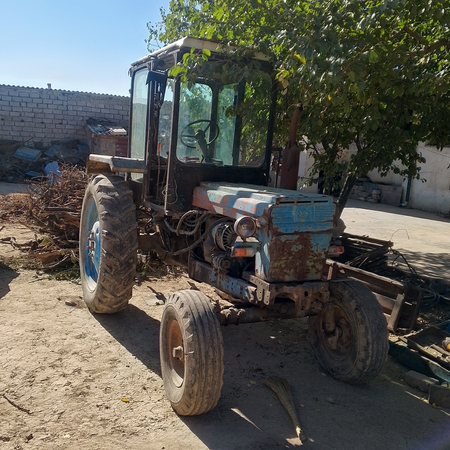 Traktor 28 sotiladi narhi keliwtirib bervoraman