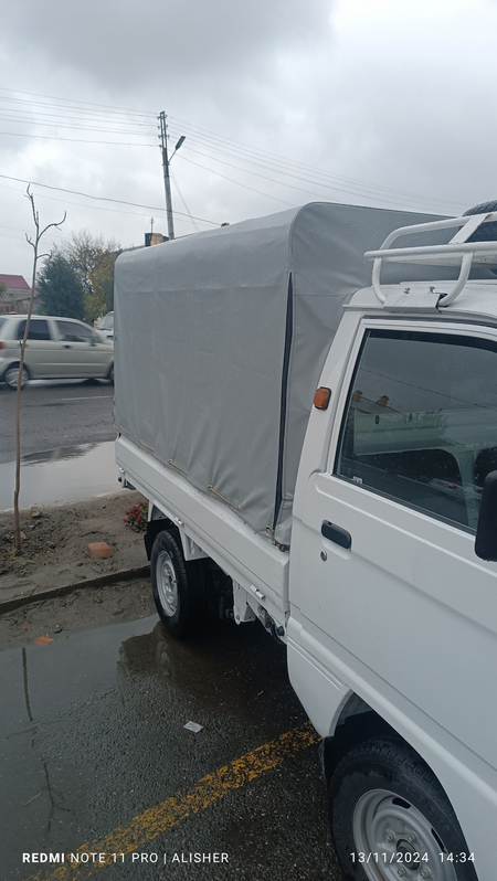 Labo uchun yigʻiladigan yevro tent