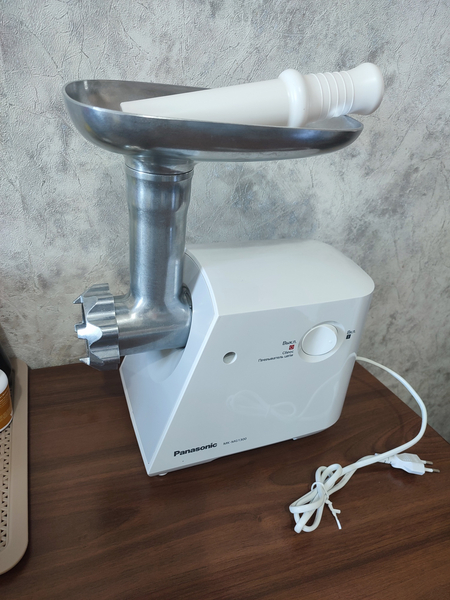 Продаётся мясорубка Panasonic MK-MG1300