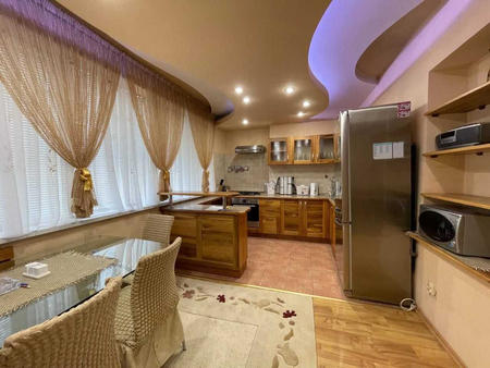 Продается квартира .3/5/5  на Мирзо Улугбекском районе (J3044)
