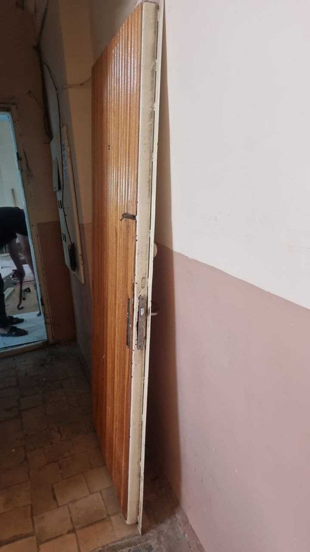 Дверь металлическая входная б/у