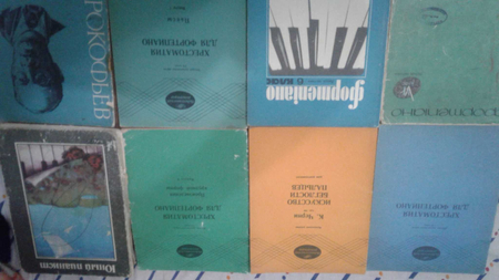 Продаются    НОТЫ   для музыкальных школ .