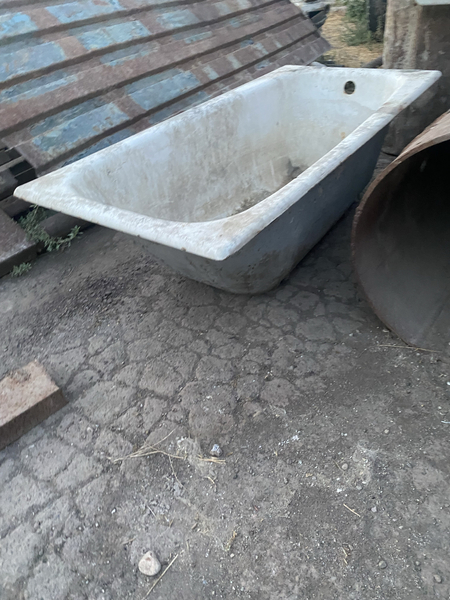 Продам чугунную ванну