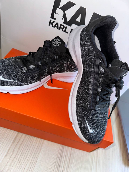 Продам кроссовки Nike
