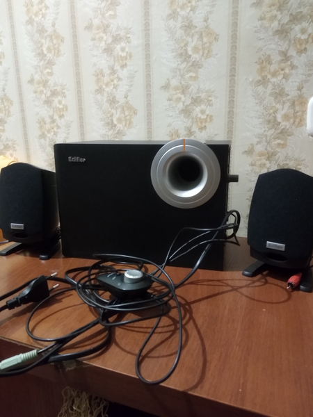 Продаю буфер Edifier M1310B в новом састояние мало пользаваный.