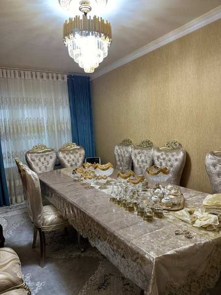 Продам стол для гостиной
