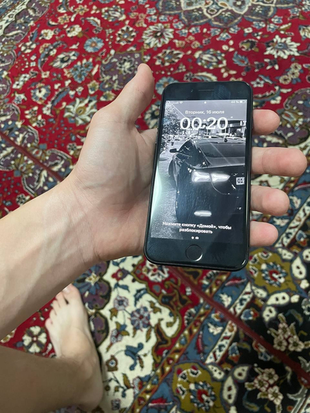 Iphone SE sotiladi