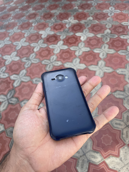Samsung j1 ace sotiladi