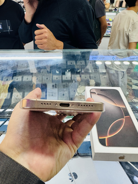 iPhone 16 Pro Max 256 gb desert