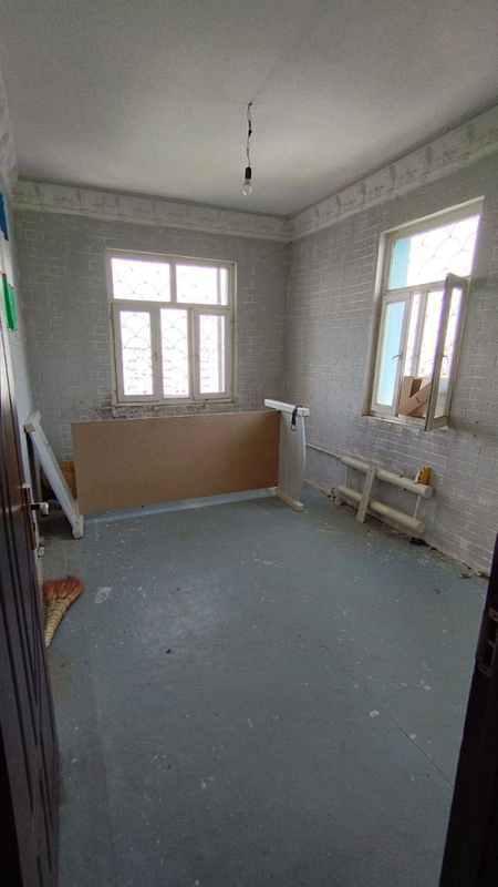 .Продается 2комнатная 58м2 средный ремонт балкон 1х7метр Алгаритим 48$