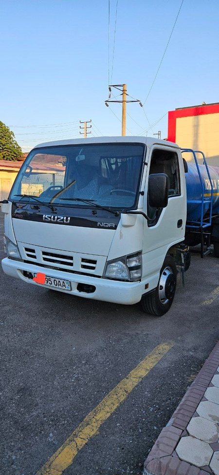 Isuzu suv tashuvchi