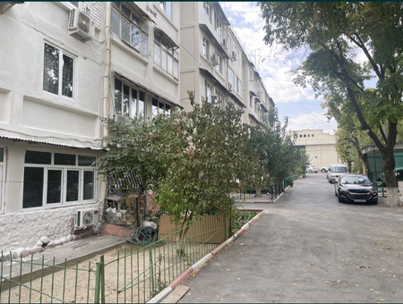 Яккасарай 2/1/5  балкон 2×6  пл. 50кв.м
