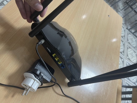 wf router deyarli ishlatilmagan sim karta optika kabelda ham ishlaydi.