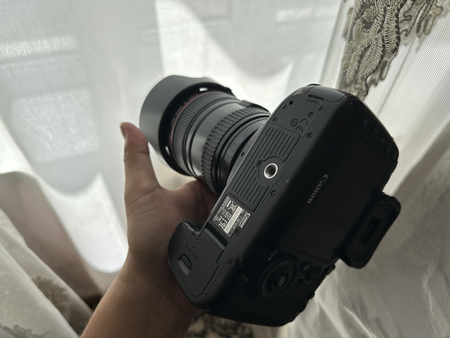 Canon 5D mark3 noviy garaniyasi menen satiladi