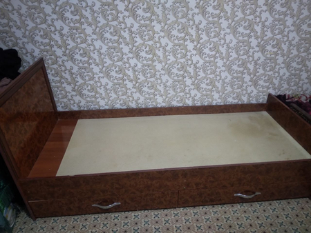 Mebel divan holati zor yangiday.