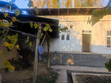 Uychi tumanida Xovli sotiladi.  Gaz, svet suv bor