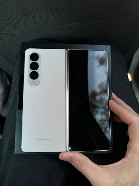 Samsung gelaxy z fold 4 ideal