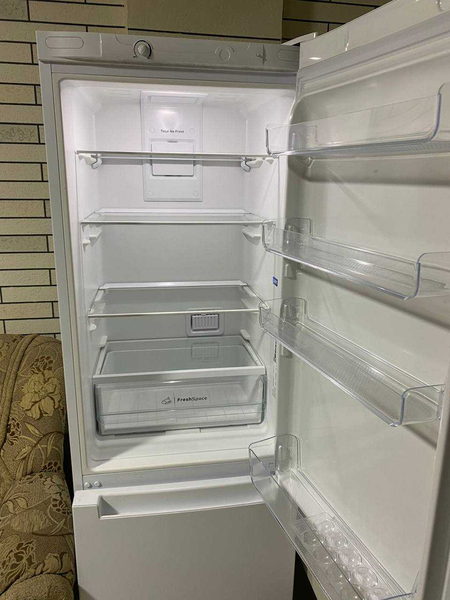 В идеальном состоянии Холодильник Indesit ITS 4180, No Frost, 298 л