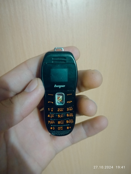 Mini telefon sotoladi srocna