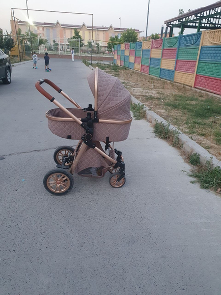 Каляска срочна сотилади