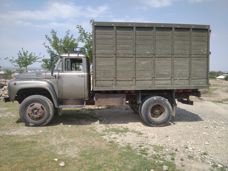 zil 130 sotiladi