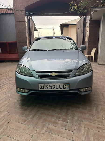 Gentra Delfin rang sotiladi