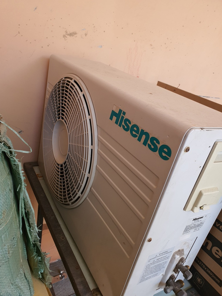 Кондицонер Hisense сотилади 12тали ишлаб турган жойдан ечиб қўфилган.