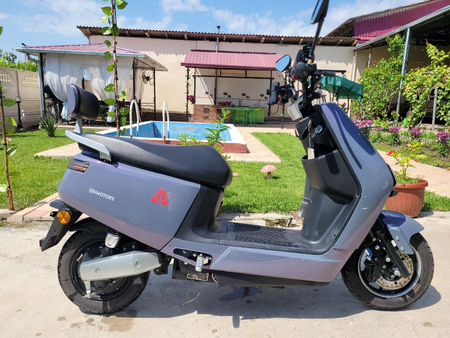 Электроскутер  N 8 72v 32a скорость 80 км час