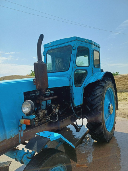 Traktor  T40  priseplari bilan sotiladi .