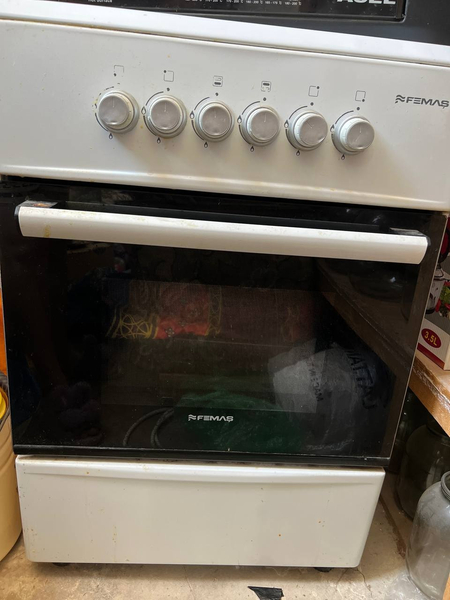 Gaz plita satiladi baxasi kelisemiz ele taza